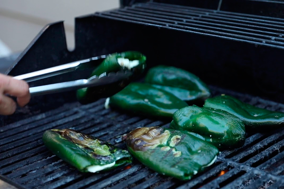 Deliciosa receta chiles rellenos a la parrilla
